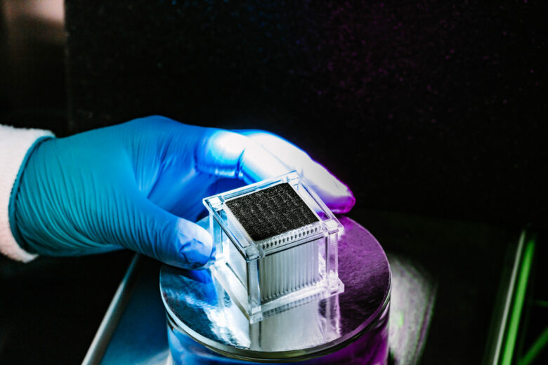 Elevated design keeps solar stills salt-free - KAUST Discovery